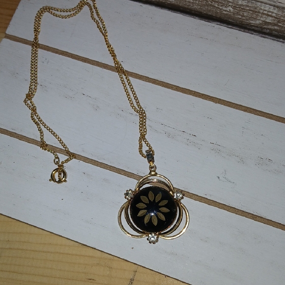 Joanne jewels | Jewelry | Vintage Gold And Black Floral Pendant ...